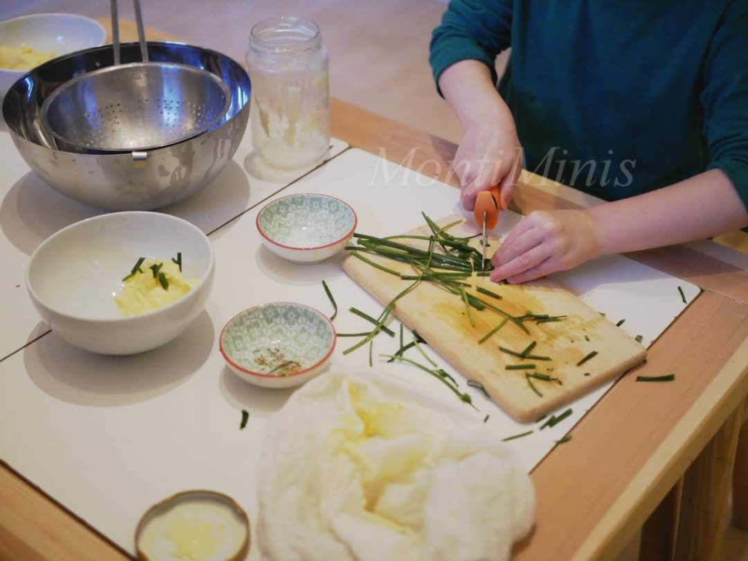 Butter machen mit Kindern - Montessori Blog & Shop - MontiMinis